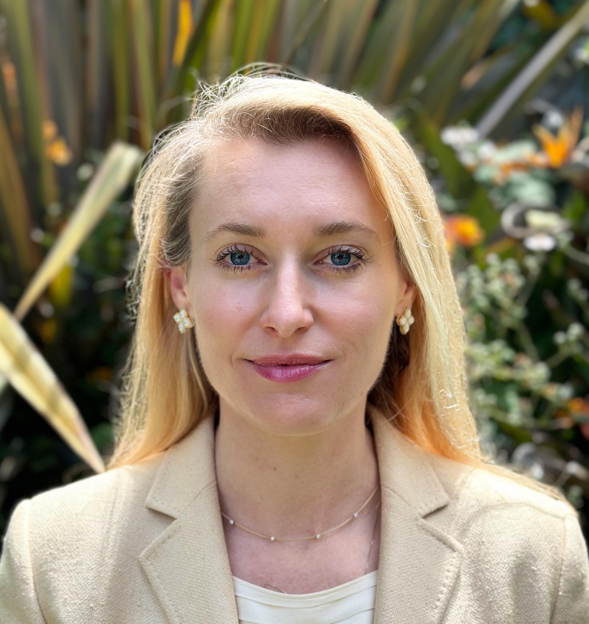 Julia de Roulet — WMHC